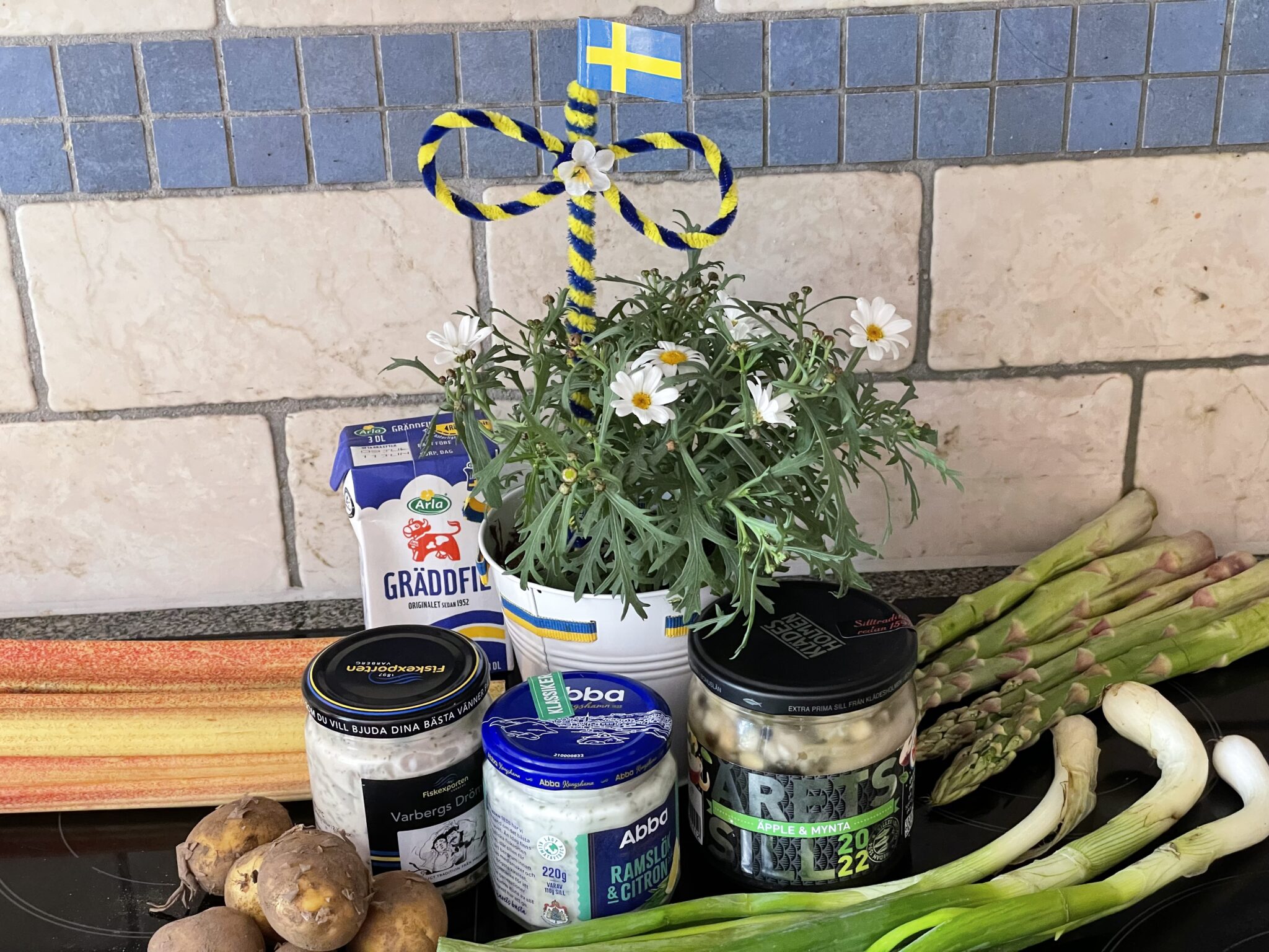 Midsommarmys: Lökmarschen, Marengokycklingen, och turkiska grodor ...